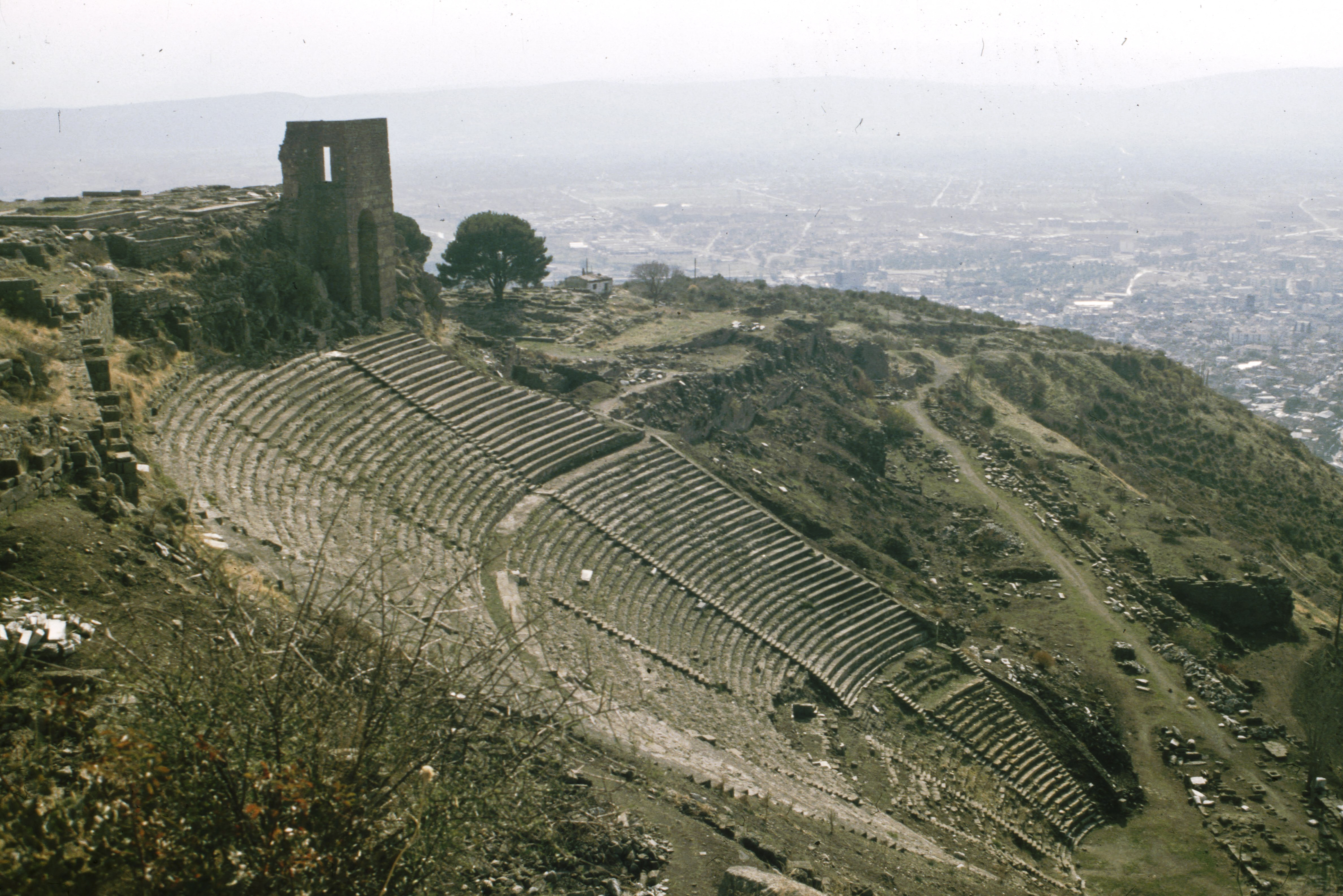 Pergamon,_Theater_am_Hang - Podkop - o archeologii